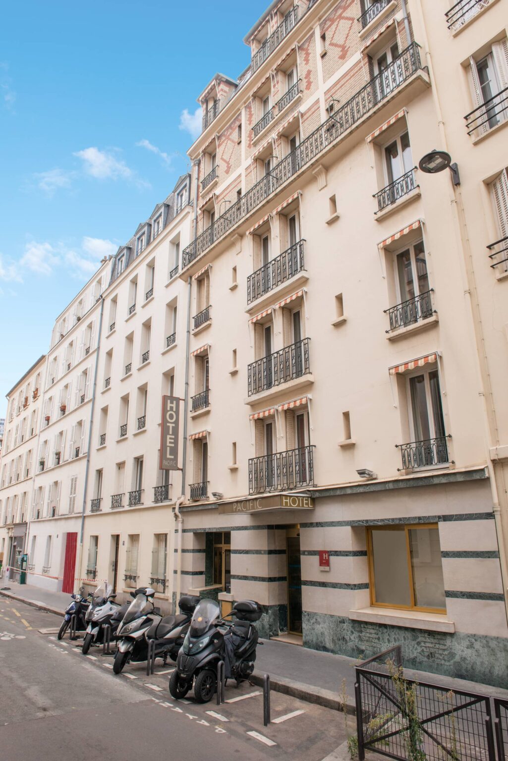 Galerie photo du Pacific Hotel Paris, proche de la Tour Eiffel